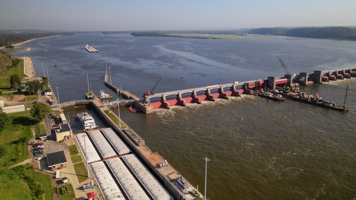 Lock & Dam 25 – Dam Gates and Service Bridge Painting and Repair | Alberici