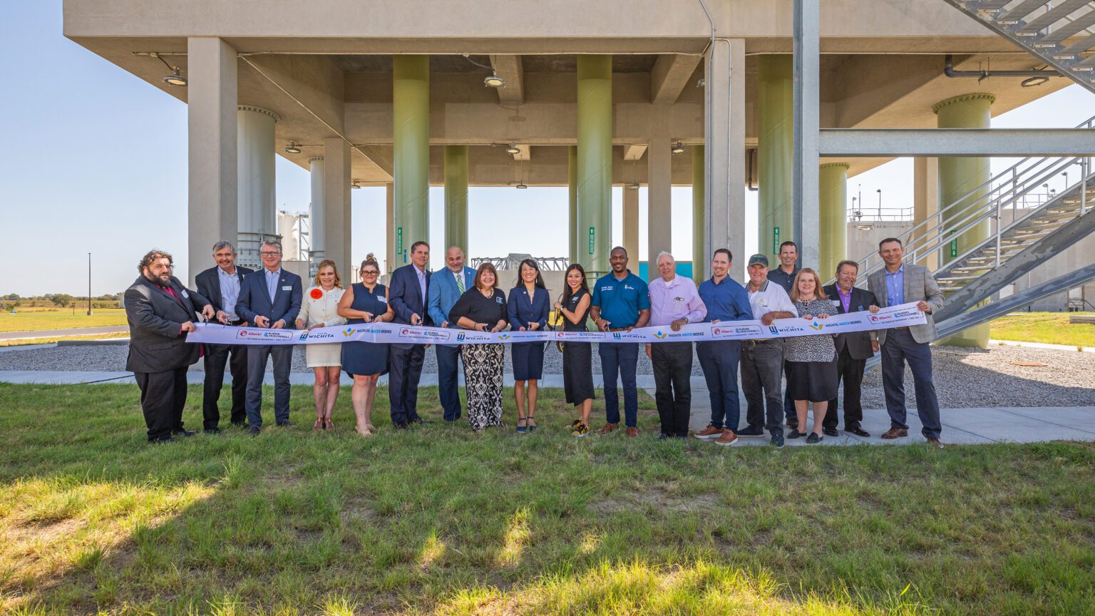 Corte de cinta del proyecto Wichita Water, una depuradora que servirá a ...